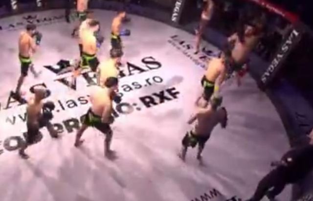 Ферка во ММА: Двајца професионалци на десет аматери (ВИДЕО) - Pressing TV